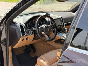 Sarkans Porsche Cayenne 2016 Jelgava, ar dzinēja tilpumu 3.00 L un nobraukumu 224 tūkst. km par 24900 €, foto 16 vietnē AUTOMOTO.COM.LV