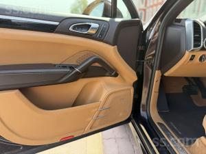 Sarkans Porsche Cayenne 2016 Jelgava, ar dzinēja tilpumu 3.00 L un nobraukumu 224 tūkst. km par 24900 €, foto 19 vietnē AUTOMOTO.COM.LV