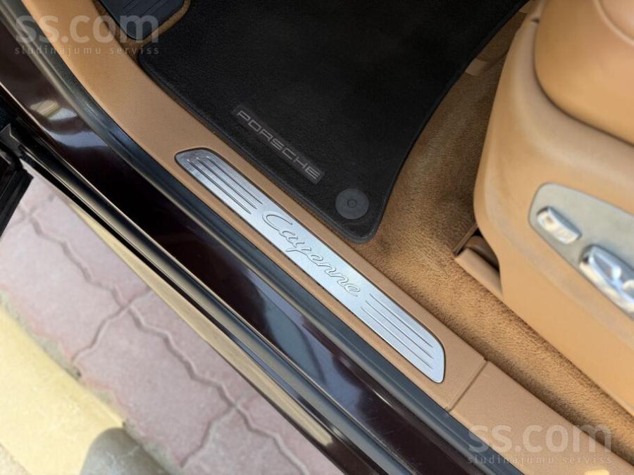 Sarkans Porsche Cayenne 2016 Jelgava, ar dzinēja tilpumu 3.00 L un nobraukumu 224 tūkst. km par 24900 €, foto 24 vietnē AUTOMOTO.COM.LV