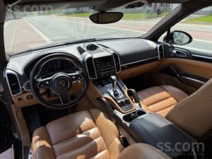 Sarkans Porsche Cayenne 2016 Jelgava, ar dzinēja tilpumu 3.00 L un nobraukumu 224 tūkst. km par 24900 €, foto 25 vietnē AUTOMOTO.COM.LV