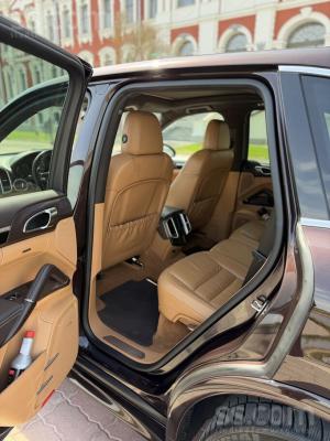 Sarkans Porsche Cayenne 2016 Jelgava, ar dzinēja tilpumu 3.00 L un nobraukumu 224 tūkst. km par 24900 €, foto 26 vietnē AUTOMOTO.COM.LV