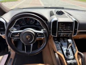 Sarkans Porsche Cayenne 2016 Jelgava, ar dzinēja tilpumu 3.00 L un nobraukumu 224 tūkst. km par 24900 €, foto 28 vietnē AUTOMOTO.COM.LV
