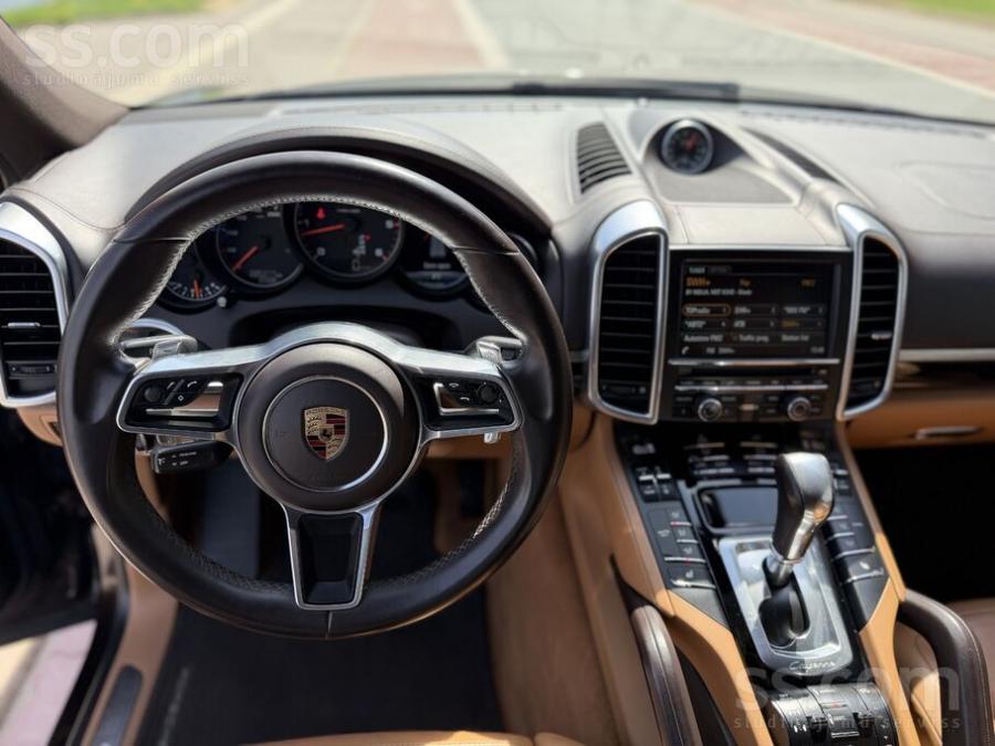 Sarkans Porsche Cayenne 2016 Jelgava, ar dzinēja tilpumu 3.00 L un nobraukumu 224 tūkst. km par 24900 €, foto 28 vietnē AUTOMOTO.COM.LV