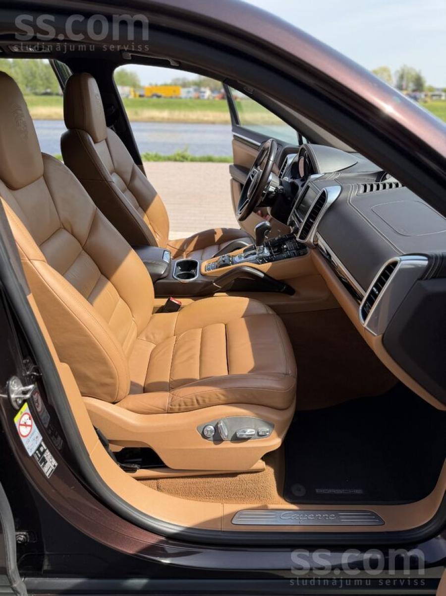 Sarkans Porsche Cayenne 2016 Jelgava, ar dzinēja tilpumu 3.00 L un nobraukumu 224 tūkst. km par 24900 €, foto 31 vietnē AUTOMOTO.COM.LV