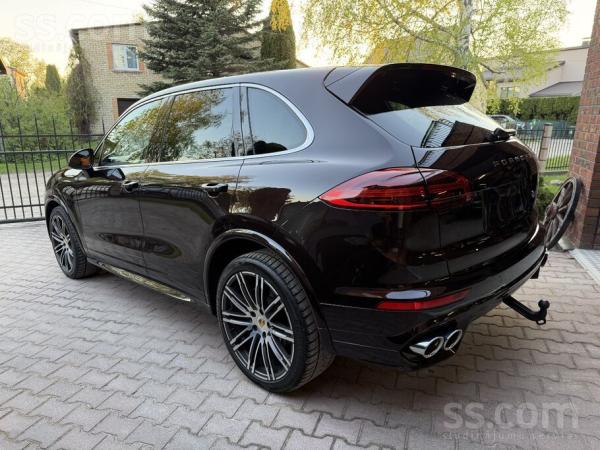 Red Porsche Cayenne 2016 in Jelgava, with an engine capacity of 3.00 L and mileage of 224 thousand km for 24500 €, photo 1 on AUTOMOTO.COM.LV