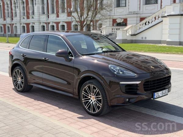 Red Porsche Cayenne 2016 in Jelgava, with an engine capacity of 3.00 L and mileage of 224 thousand km for 24500 €, photo 2 on AUTOMOTO.COM.LV