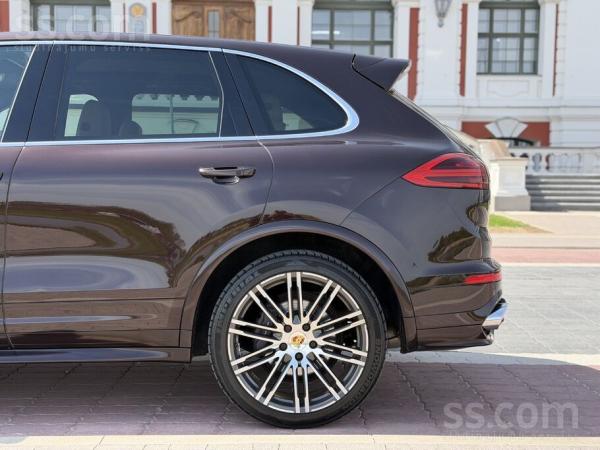 Red Porsche Cayenne 2016 in Jelgava, with an engine capacity of 3.00 L and mileage of 224 thousand km for 24500 €, photo 7 on AUTOMOTO.COM.LV
