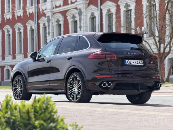 Red Porsche Cayenne 2016 in Jelgava, with an engine capacity of 3.00 L and mileage of 224 thousand km for 24500 €, photo 8 on AUTOMOTO.COM.LV
