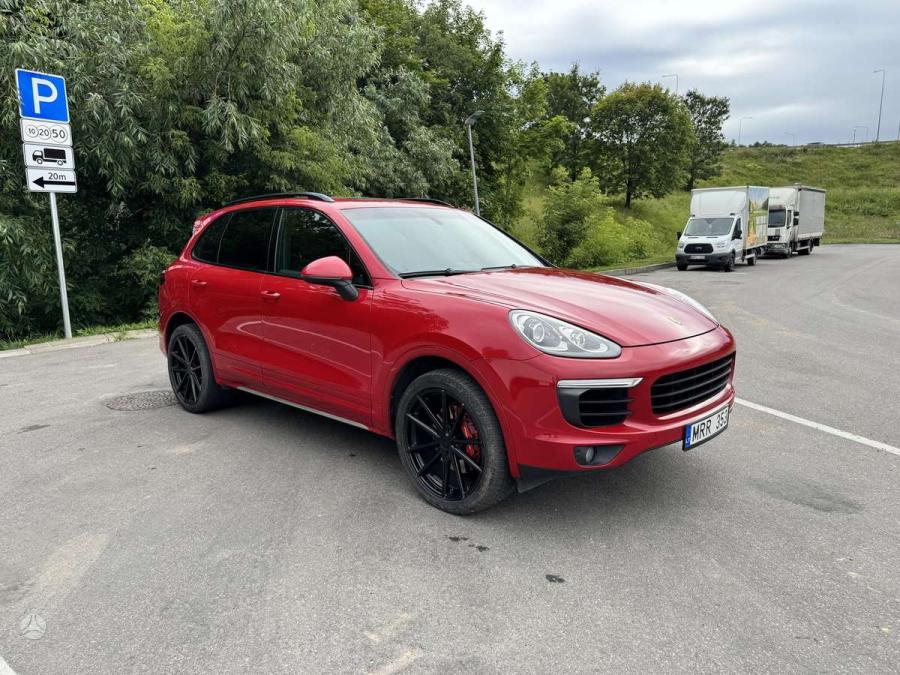 Sarkans Porsche Cayenne 2016 Kauņa, ar dzinēja tilpumu 2.97 L un nobraukumu 171 tūkst. km par 21500 €, foto 1 vietnē AUTOMOTO.COM.LV