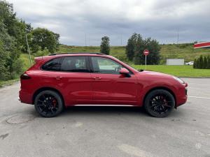Sarkans Porsche Cayenne 2016 Kauņa, ar dzinēja tilpumu 2.97 L un nobraukumu 171 tūkst. km par 21500 €, foto 3 vietnē AUTOMOTO.COM.LV