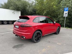 Sarkans Porsche Cayenne 2016 Kauņa, ar dzinēja tilpumu 2.97 L un nobraukumu 171 tūkst. km par 21500 €, foto 4 vietnē AUTOMOTO.COM.LV