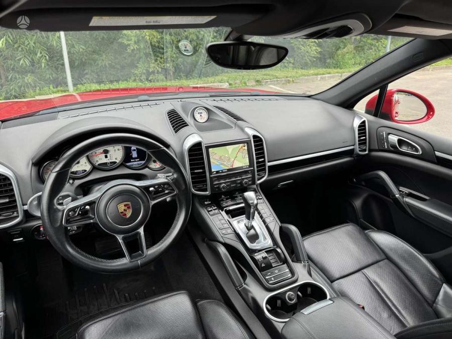 Sarkans Porsche Cayenne 2016 Kauņa, ar dzinēja tilpumu 2.97 L un nobraukumu 171 tūkst. km par 21500 €, foto 5 vietnē AUTOMOTO.COM.LV