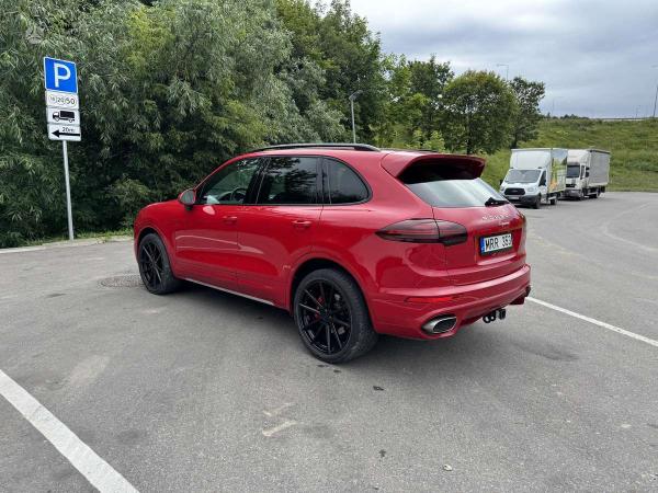 Sarkans Porsche Cayenne 2016 Kauņa, ar dzinēja tilpumu 2.97 L un nobraukumu 171 tūkst. km par 21500 €, foto 8 vietnē AUTOMOTO.COM.LV