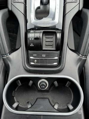 Sarkans Porsche Cayenne 2016 Kauņa, ar dzinēja tilpumu 2.97 L un nobraukumu 171 tūkst. km par 21500 €, foto 19 vietnē AUTOMOTO.COM.LV