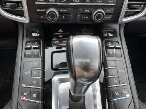 Sarkans Porsche Cayenne 2016 Kauņa, ar dzinēja tilpumu 2.97 L un nobraukumu 171 tūkst. km par 21500 €, foto 20 vietnē AUTOMOTO.COM.LV