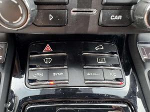 Sarkans Porsche Cayenne 2016 Kauņa, ar dzinēja tilpumu 2.97 L un nobraukumu 171 tūkst. km par 21500 €, foto 21 vietnē AUTOMOTO.COM.LV