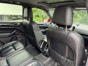 Sarkans Porsche Cayenne 2016 Kauņa, ar dzinēja tilpumu 2.97 L un nobraukumu 171 tūkst. km par 21500 €, foto 28 vietnē AUTOMOTO.COM.LV