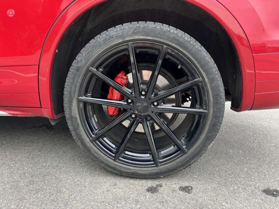 Sarkans Porsche Cayenne 2016 Kauņa, ar dzinēja tilpumu 2.97 L un nobraukumu 171 tūkst. km par 21500 €, foto 39 vietnē AUTOMOTO.COM.LV