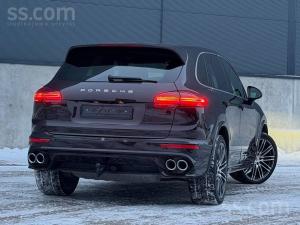 Red Porsche Cayenne 2017 in Riga, with an engine capacity of 3.00 L and mileage of 0 thousand km for 24900 €, photo 2 on AUTOMOTO.COM.LV