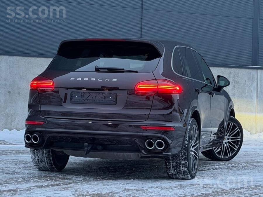 Red Porsche Cayenne 2017 in Riga, with an engine capacity of 3.00 L and mileage of 0 thousand km for 24900 €, photo 2 on AUTOMOTO.COM.LV