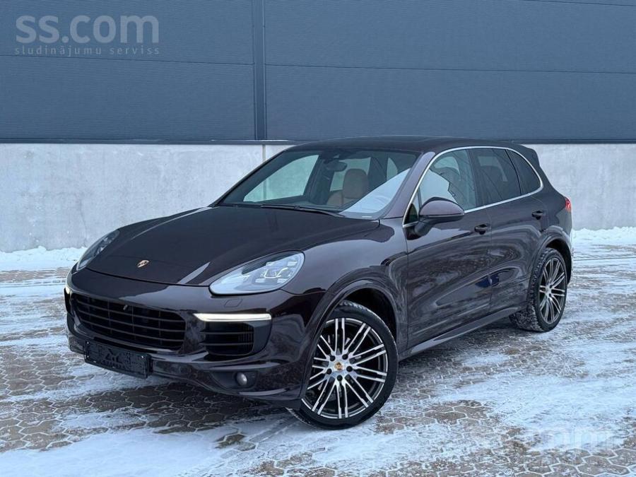 Red Porsche Cayenne 2017 in Riga, with an engine capacity of 3.00 L and mileage of 0 thousand km for 24900 €, photo 5 on AUTOMOTO.COM.LV