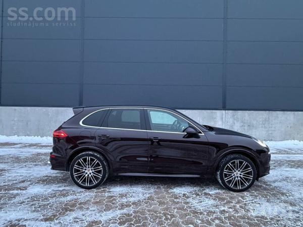 Red Porsche Cayenne 2017 in Riga, with an engine capacity of 3.00 L and mileage of 0 thousand km for 24900 €, photo 6 on AUTOMOTO.COM.LV
