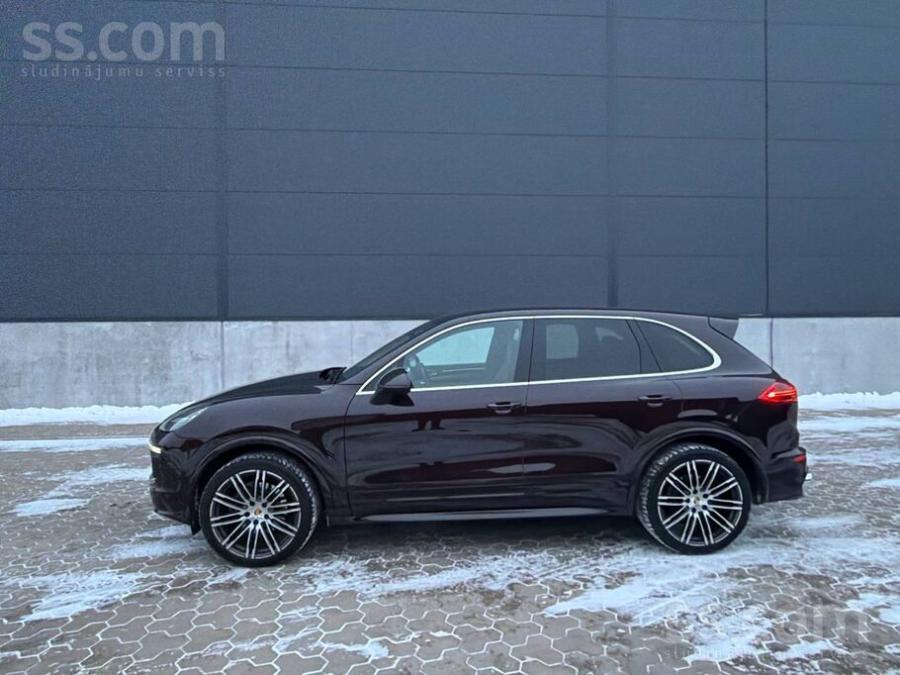Red Porsche Cayenne 2017 in Riga, with an engine capacity of 3.00 L and mileage of 0 thousand km for 24900 €, photo 7 on AUTOMOTO.COM.LV