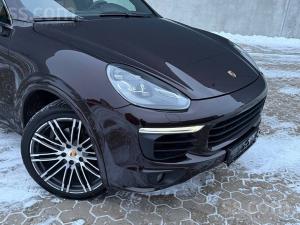 Red Porsche Cayenne 2017 in Riga, with an engine capacity of 3.00 L and mileage of 0 thousand km for 24900 €, photo 8 on AUTOMOTO.COM.LV