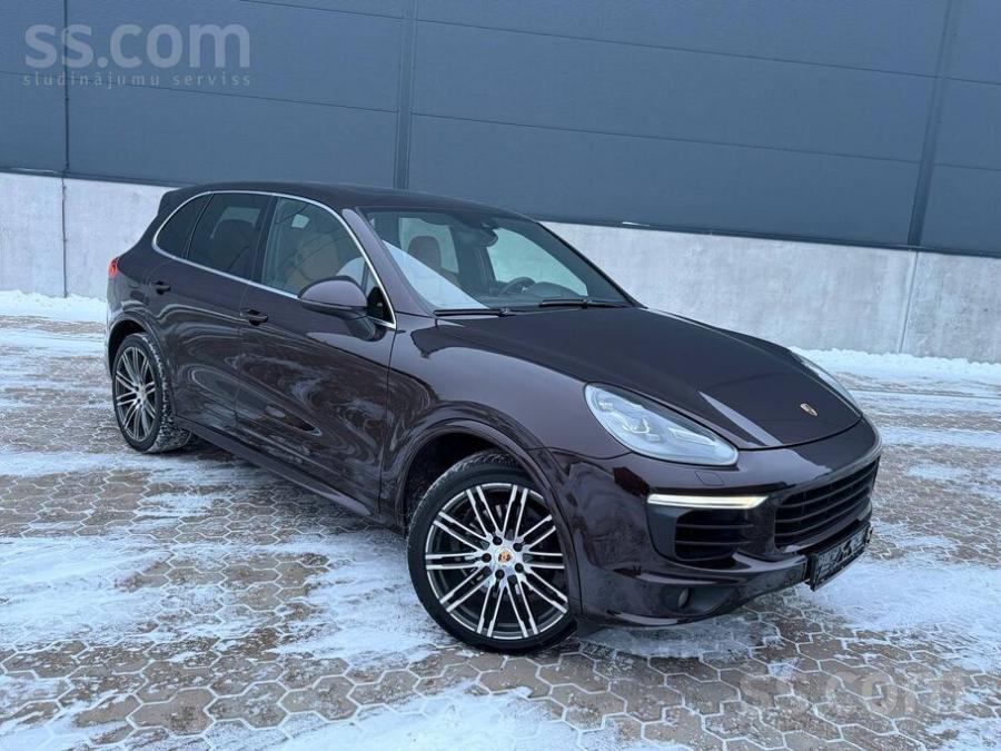 Red Porsche Cayenne 2017 in Riga, with an engine capacity of 3.00 L and mileage of 0 thousand km for 24900 €, photo 11 on AUTOMOTO.COM.LV