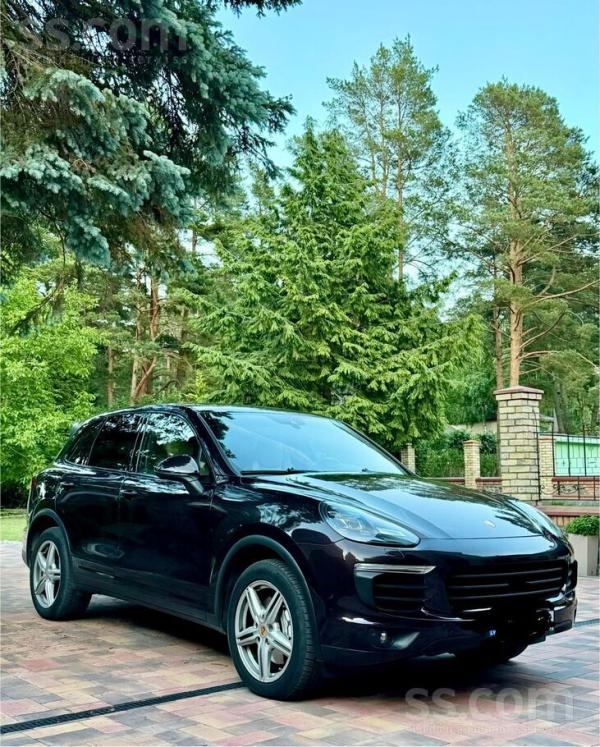 Red Porsche Cayenne 2017 in Riga, with an engine capacity of 4.00 L and mileage of 133 thousand km for 27000 €, photo 1 on AUTOMOTO.COM.LV
