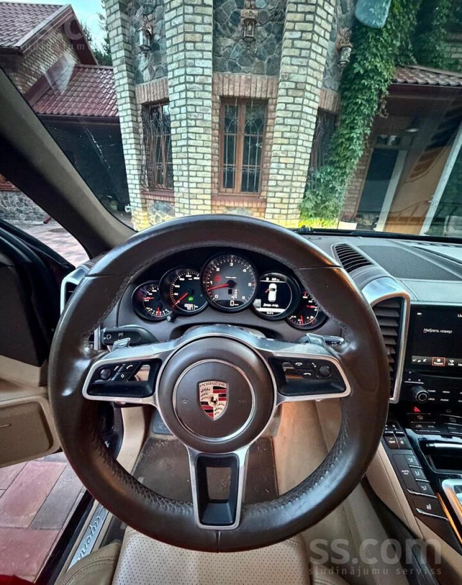 Sarkans Porsche Cayenne 2017 Rīga, ar dzinēja tilpumu 4.00 L un nobraukumu 133 tūkst. km par 27000 €, foto 4 vietnē AUTOMOTO.COM.LV