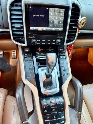 Sarkans Porsche Cayenne 2017 Rīga, ar dzinēja tilpumu 4.00 L un nobraukumu 133 tūkst. km par 27000 €, foto 5 vietnē AUTOMOTO.COM.LV