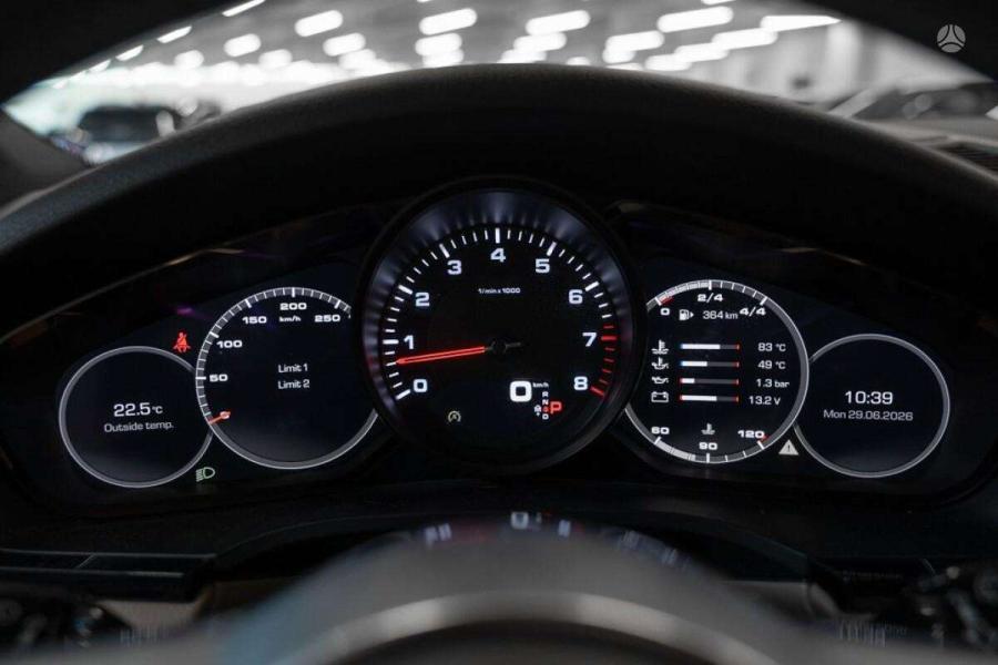 Sarkans Porsche Cayenne 2018 Viļņa, ar dzinēja tilpumu 3.00 L un nobraukumu 108 tūkst. km par 35900 €, foto 11 vietnē AUTOMOTO.COM.LV