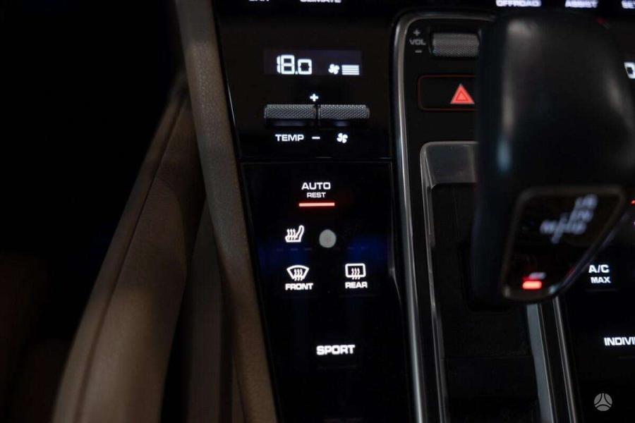 Sarkans Porsche Cayenne 2018 Viļņa, ar dzinēja tilpumu 3.00 L un nobraukumu 108 tūkst. km par 35900 €, foto 19 vietnē AUTOMOTO.COM.LV