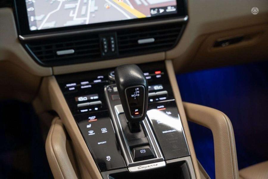Sarkans Porsche Cayenne 2018 Viļņa, ar dzinēja tilpumu 3.00 L un nobraukumu 108 tūkst. km par 35900 €, foto 20 vietnē AUTOMOTO.COM.LV