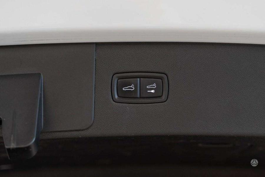 Sarkans Porsche Cayenne 2018 Viļņa, ar dzinēja tilpumu 3.00 L un nobraukumu 108 tūkst. km par 35900 €, foto 24 vietnē AUTOMOTO.COM.LV