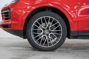 Sarkans Porsche Cayenne 2018 Viļņa, ar dzinēja tilpumu 3.00 L un nobraukumu 108 tūkst. km par 35900 €, foto 25 vietnē AUTOMOTO.COM.LV