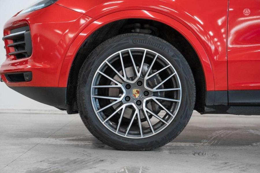 Sarkans Porsche Cayenne 2018 Viļņa, ar dzinēja tilpumu 3.00 L un nobraukumu 108 tūkst. km par 35900 €, foto 25 vietnē AUTOMOTO.COM.LV