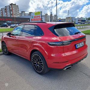 Sarkans Porsche Cayenne 2021 Kauņa, ar dzinēja tilpumu 3.00 L un nobraukumu 49 tūkst. km par 63500 €, foto 4 vietnē AUTOMOTO.COM.LV