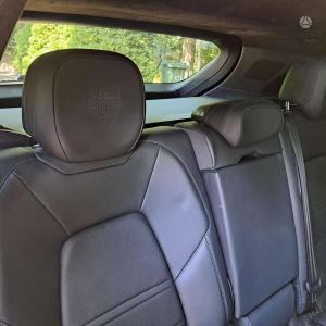 Sarkans Porsche Cayenne 2021 Kauņa, ar dzinēja tilpumu 3.00 L un nobraukumu 49 tūkst. km par 63500 €, foto 14 vietnē AUTOMOTO.COM.LV