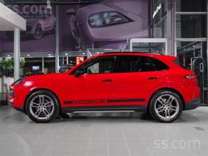 Red Porsche Cayenne 2025 in Riga, with an engine capacity of 3.00 L and mileage of 36 thousand km for 90700 €, photo 3 on AUTOMOTO.COM.LV