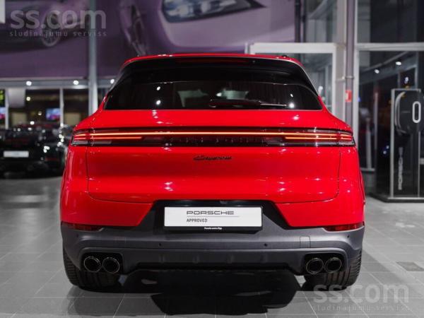 Sarkans Porsche Cayenne 2025 Rīga, ar dzinēja tilpumu 3.00 L un nobraukumu 36 tūkst. km par 90700 €, foto 6 vietnē AUTOMOTO.COM.LV
