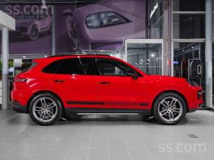 Red Porsche Cayenne 2025 in Riga, with an engine capacity of 3.00 L and mileage of 36 thousand km for 90700 €, photo 8 on AUTOMOTO.COM.LV