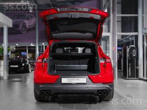 Red Porsche Cayenne 2025 in Riga, with an engine capacity of 3.00 L and mileage of 36 thousand km for 90700 €, photo 15 on AUTOMOTO.COM.LV