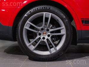 Red Porsche Cayenne 2025 in Riga, with an engine capacity of 3.00 L and mileage of 36 thousand km for 90700 €, photo 17 on AUTOMOTO.COM.LV