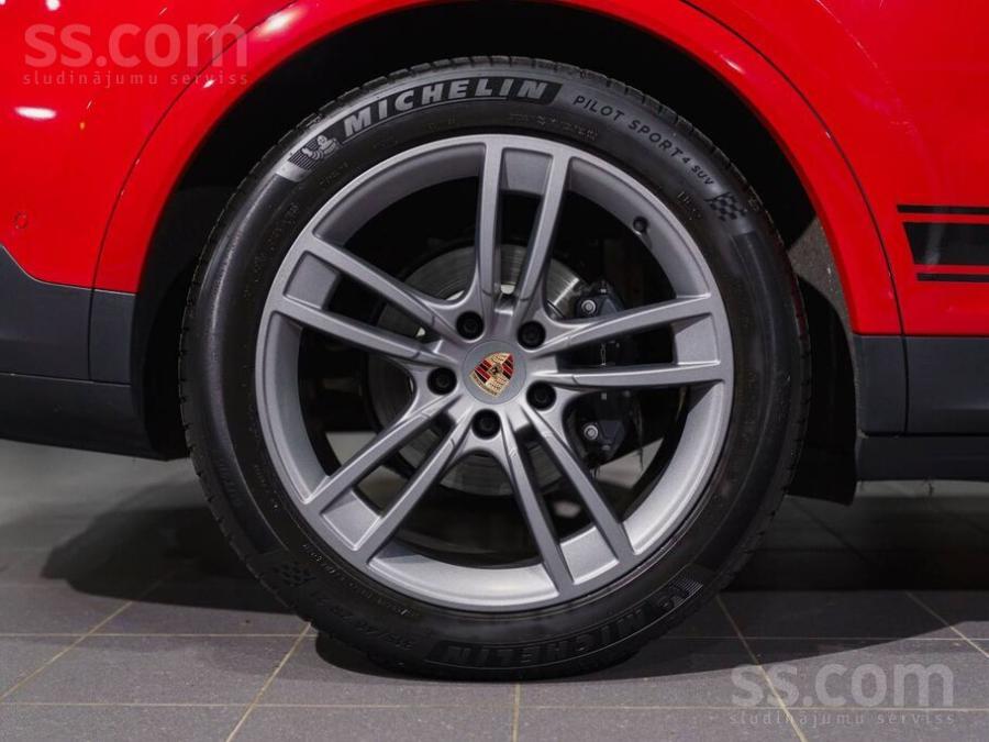 Red Porsche Cayenne 2025 in Riga, with an engine capacity of 3.00 L and mileage of 36 thousand km for 90700 €, photo 17 on AUTOMOTO.COM.LV