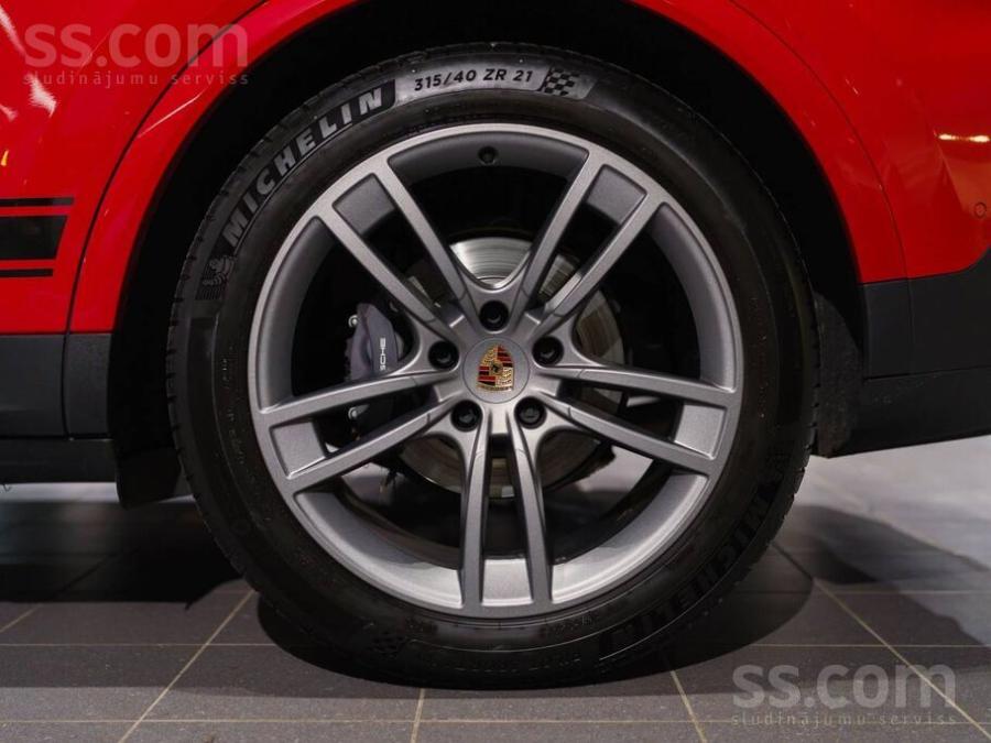 Red Porsche Cayenne 2025 in Riga, with an engine capacity of 3.00 L and mileage of 36 thousand km for 90700 €, photo 19 on AUTOMOTO.COM.LV