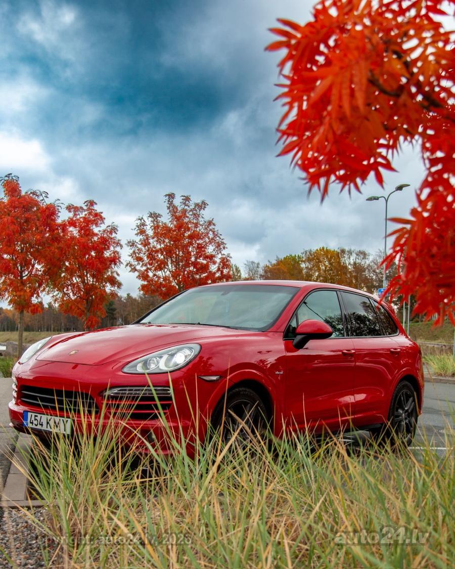 Red Porsche Cayenne 2012 in Tallinn, with an engine capacity of 3.00 L and mileage of 293 thousand km for 19000 €, photo 1 on AUTOMOTO.COM.LV