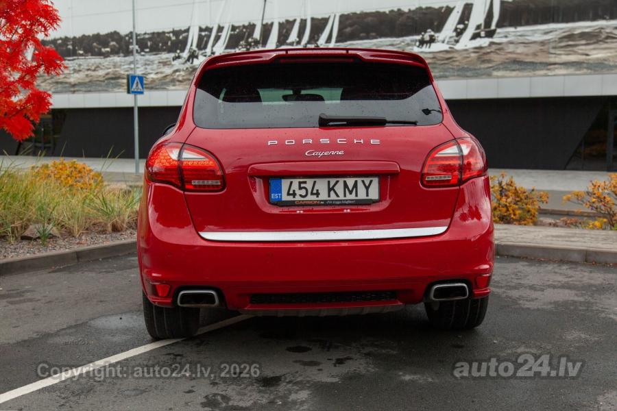 Red Porsche Cayenne 2012 in Tallinn, with an engine capacity of 3.00 L and mileage of 293 thousand km for 19000 €, photo 5 on AUTOMOTO.COM.LV