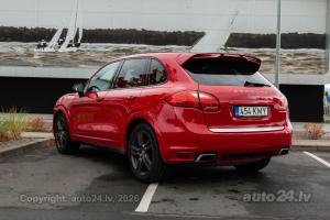 Red Porsche Cayenne 2012 in Tallinn, with an engine capacity of 3.00 L and mileage of 293 thousand km for 19000 €, photo 6 on AUTOMOTO.COM.LV